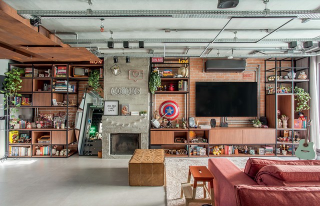 Cultura geek e pop roteirizam o décor da casa da jornalista Mari Palma ...