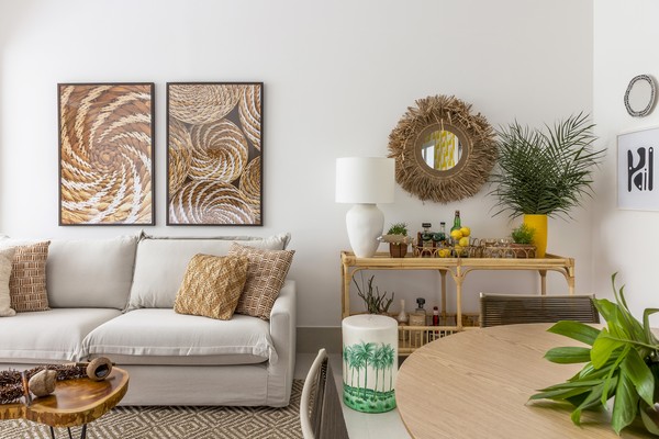 Apartamento na praia tem estilo tropical para conferir aconchego ...