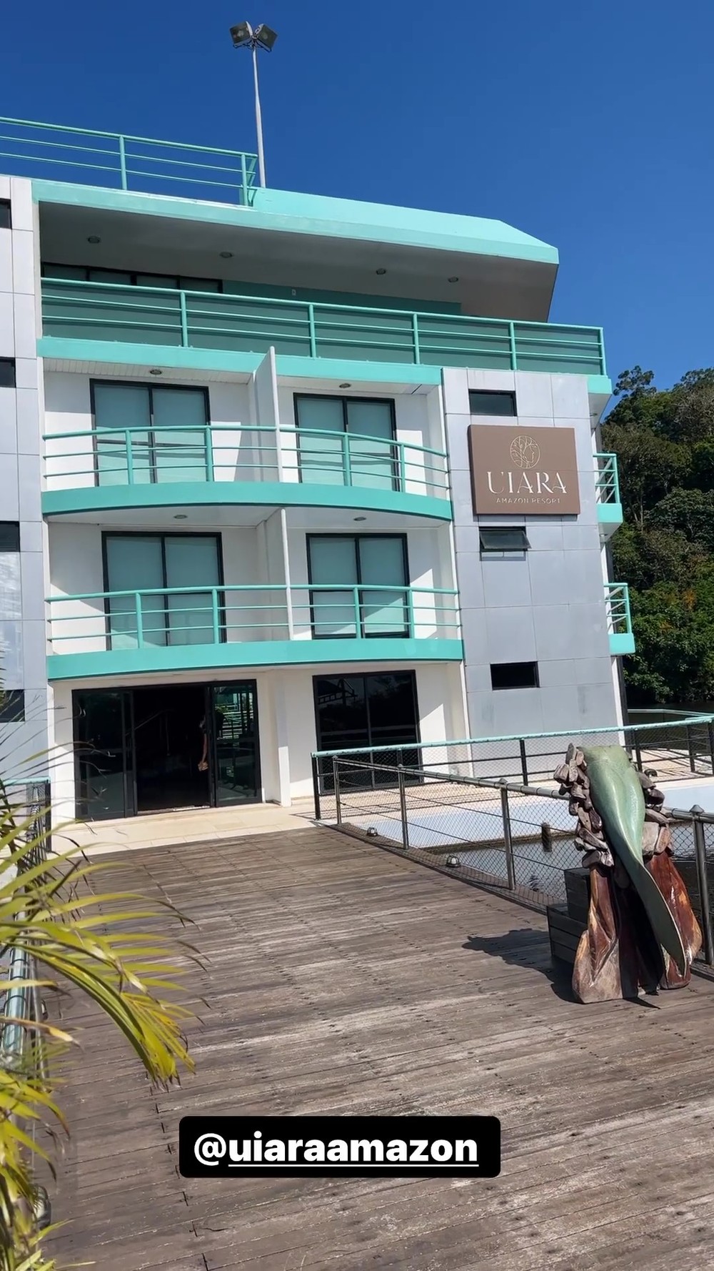 Luciana Gimenez se hospeda em resort flutuante no Rio Negro com diárias ...
