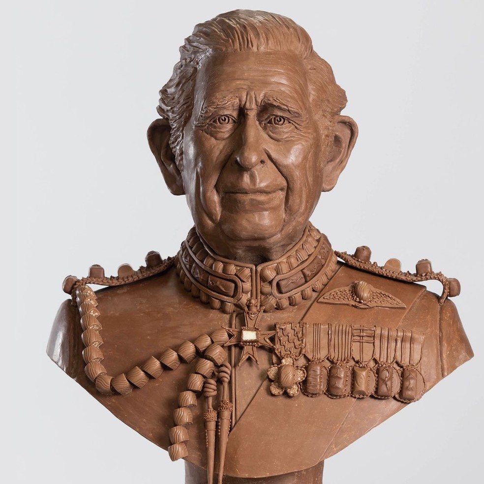 Busto feito com 23 kg de chocolate derretido celebra a coroação do Rei ...