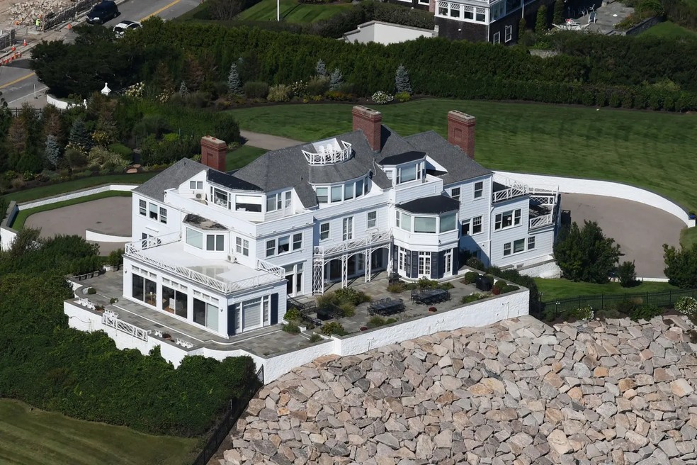 Taylor Swift está reformando a sua mansão enorme em Rhode Island ...