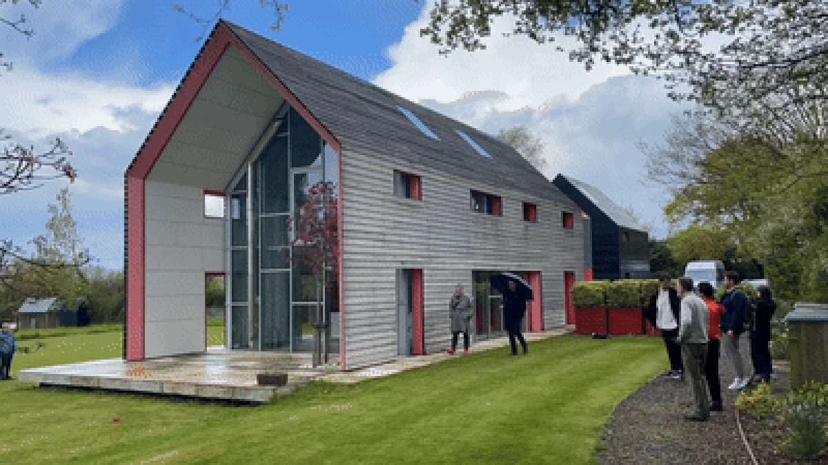 Casa com cobertura móvel incrível se adapta às diferentes estações do ...