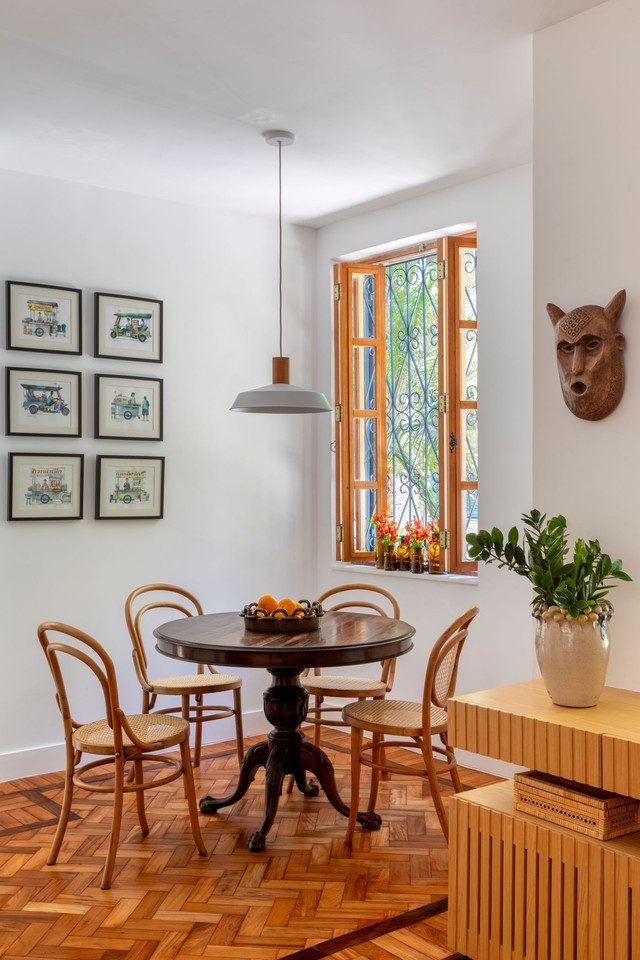 Reforma em casa de vila preserva arquitetura e inclui toques vintage