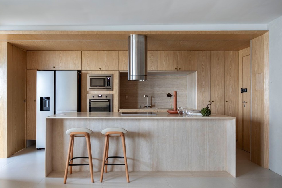 Apartamento de 105 m² equilibra minimalismo e ar praiano no Maranhão