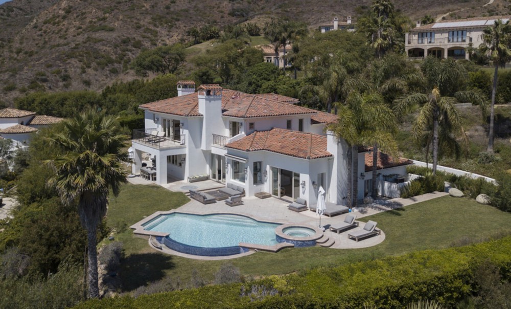 Miley Cyrus vende rancho em Nashville por R$ 77 mi e volta para Malibu
