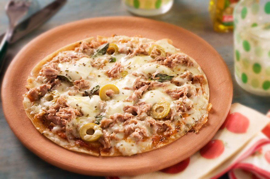 Como fazer pizza de atum, azeitona e queijo na air fryer | Gastronomia ...