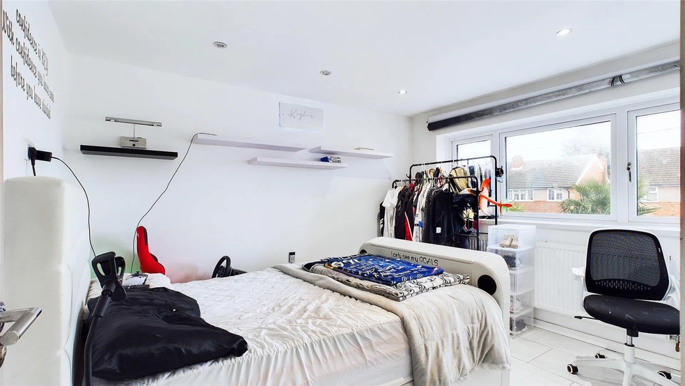 Casa com ambientes repletos de frases motivacionais viraliza na Inglaterra
