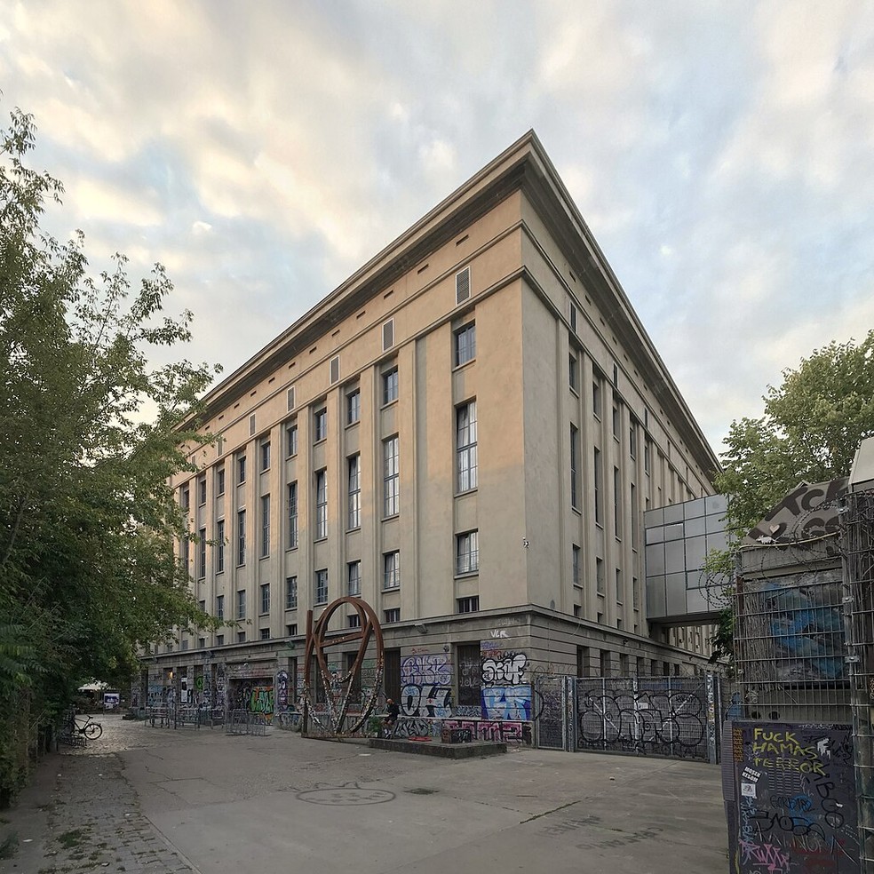 Berghain: conheça o projeto arquitetônico do imponente clube techno em ...