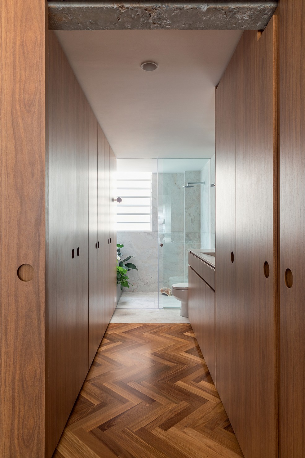 Closet com portas: dicas para acertar na escolha e 12 projetos para se ...