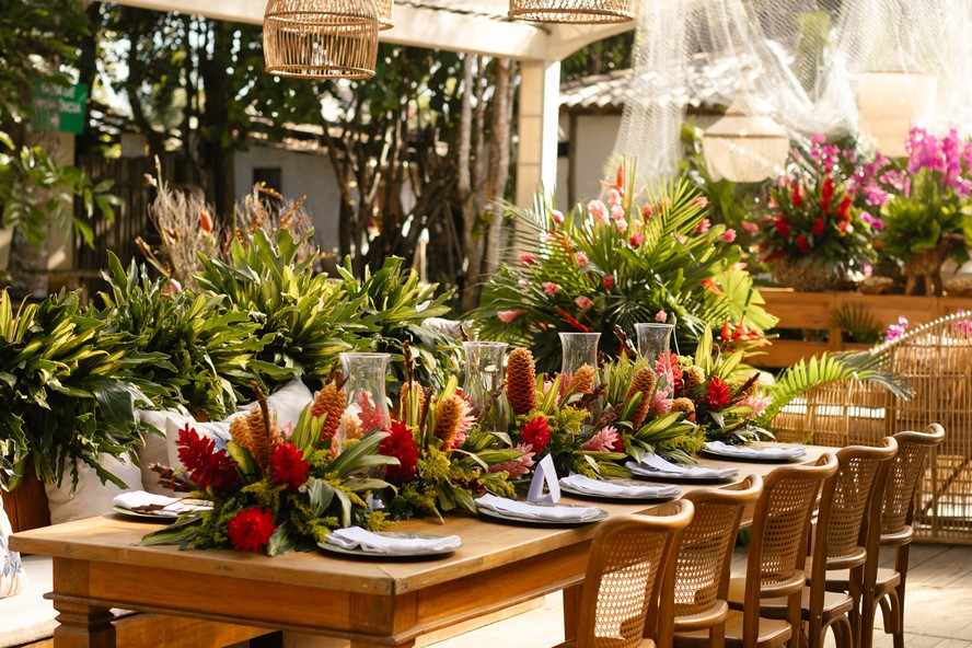 Arranjo de flores tropicais: aprenda a fazer para decorar a casa no verão