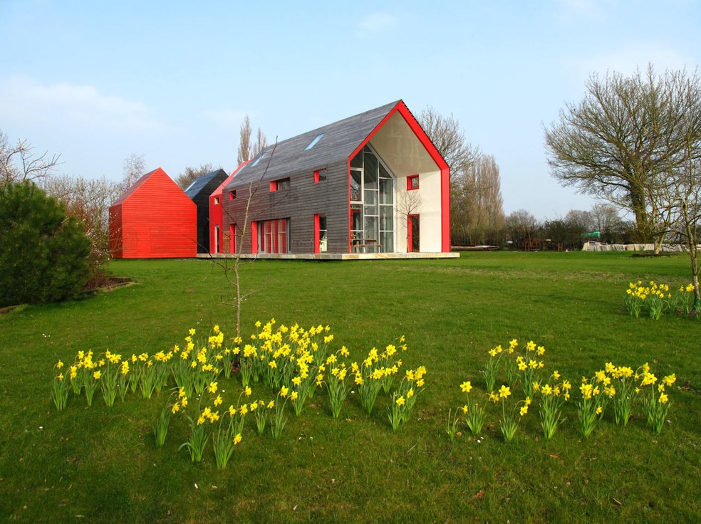 Casa com cobertura móvel incrível se adapta às diferentes estações do ...