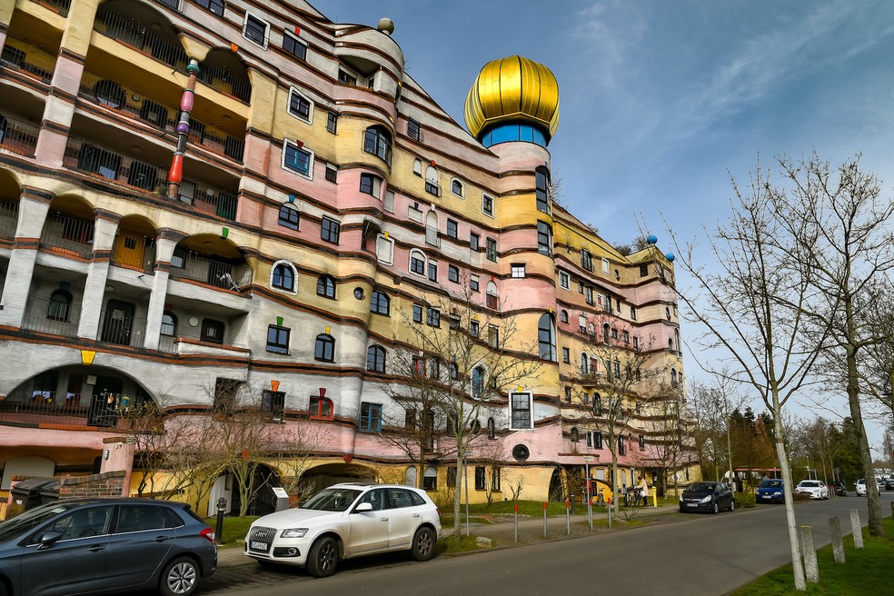 Friedensreich Hundertwasser: a história e projetos do arquiteto que ...