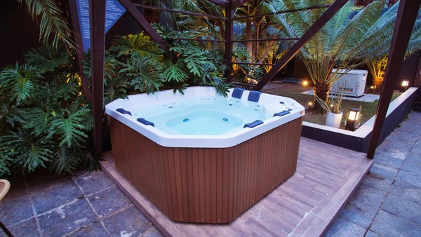 Destinada ao lazer e relaxamento, a jacuzzi foi criada para tratar doença