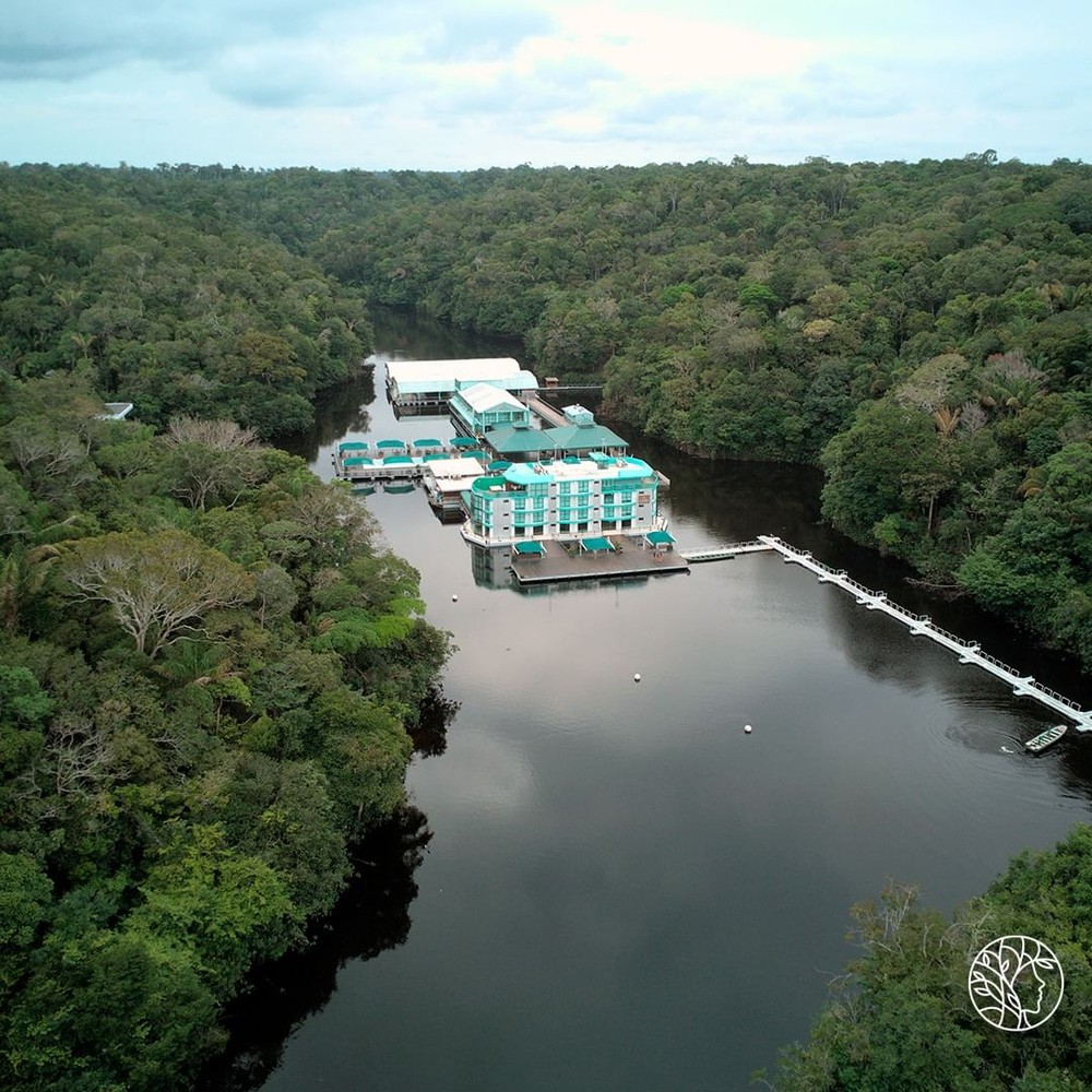 Luciana Gimenez se hospeda em resort flutuante no Rio Negro com diárias ...