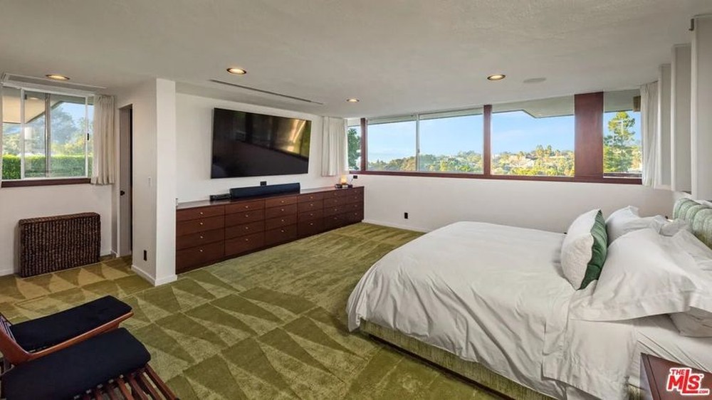 Charlie Puth coloca à venda mansão sua mansão em Beverly Hills por R ...