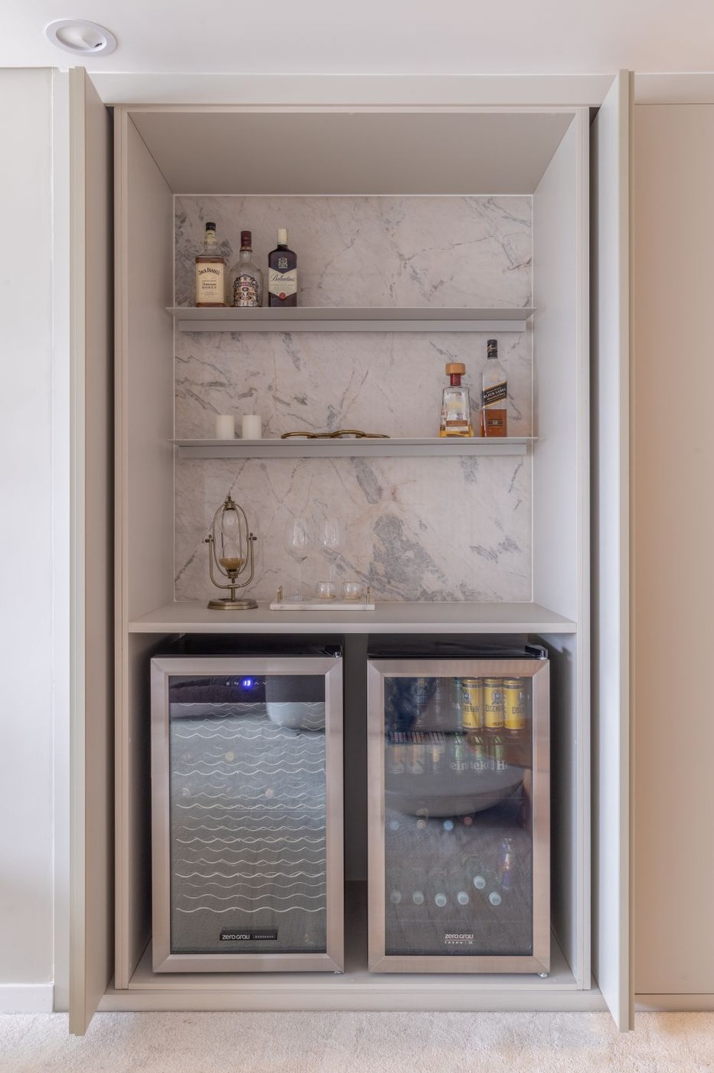 Barzinhos modernos na sala de estar: como um detalhe pode mudar toda a ...