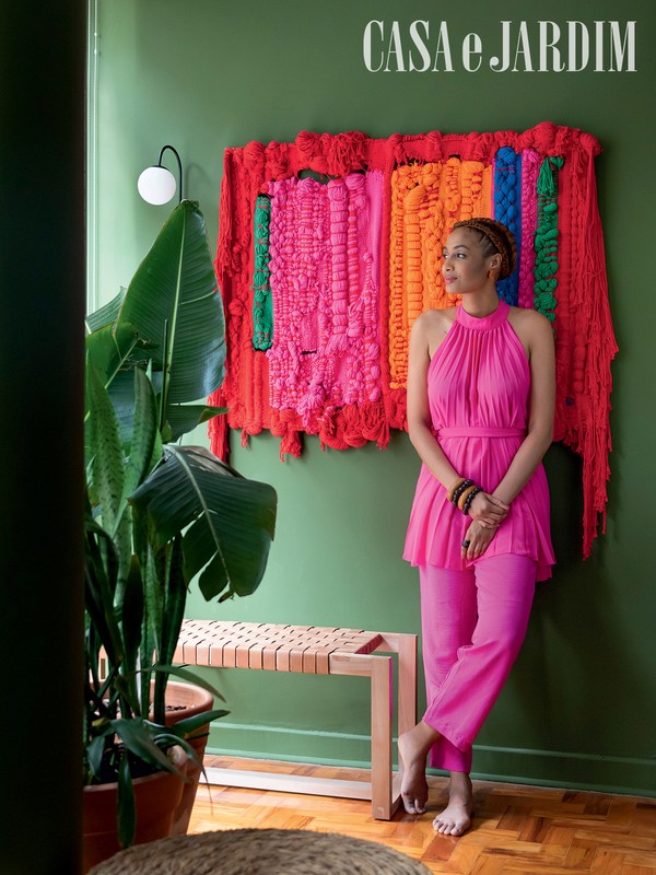 Stephanie Ribeiro mostra a decoração colorida de seu apartamento em SP ...