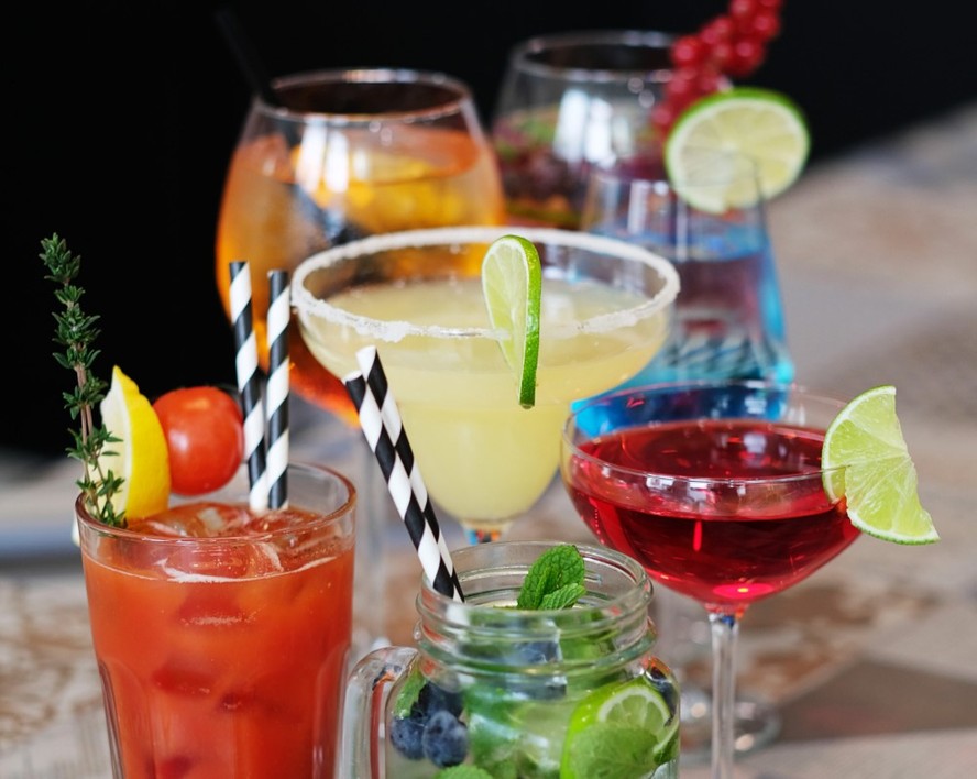 9 drinques coloridos para fazer nas festas de Carnaval! | Gastronomia | Casa e Jardim