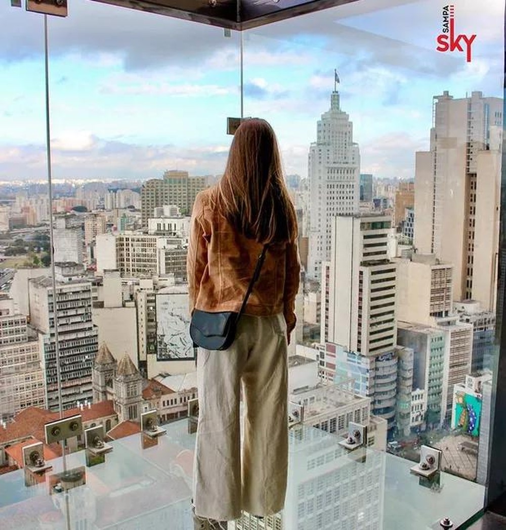 Prédio mais alto de São Paulo inaugura dois mirantes de vidro