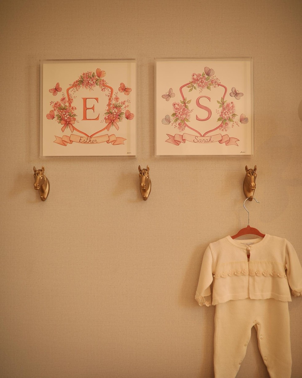 Carol Dias Leite mostra decoração minimalista do quarto das filhas ...