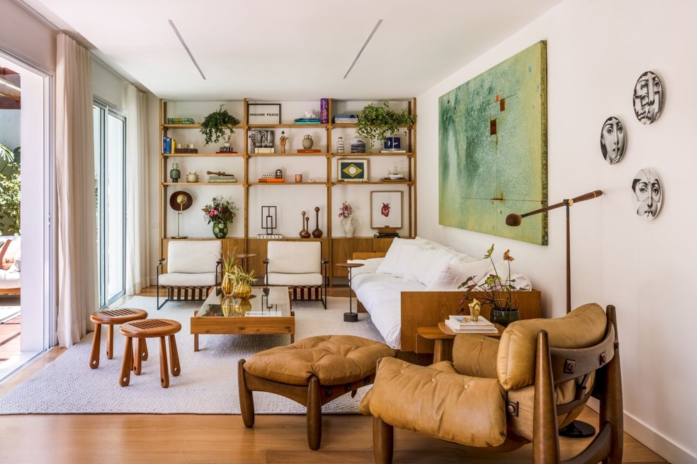 Casa carioca une jardim, área gourmet e design brasileiro em reforma ...