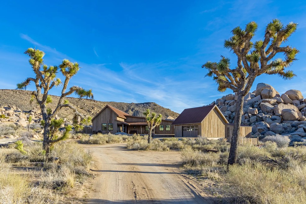 Casa camuflada no deserto de cidade criada pelo cantor Roy Rogers está ...