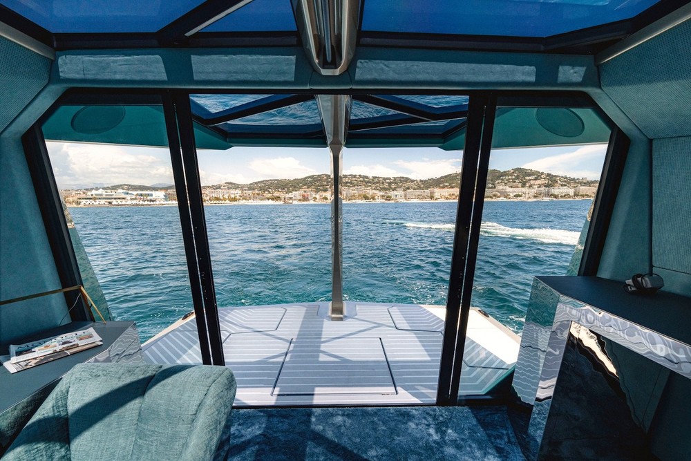 Mini-iate elétrico estilo "James Bond" é lançado e deve virar objeto de ...