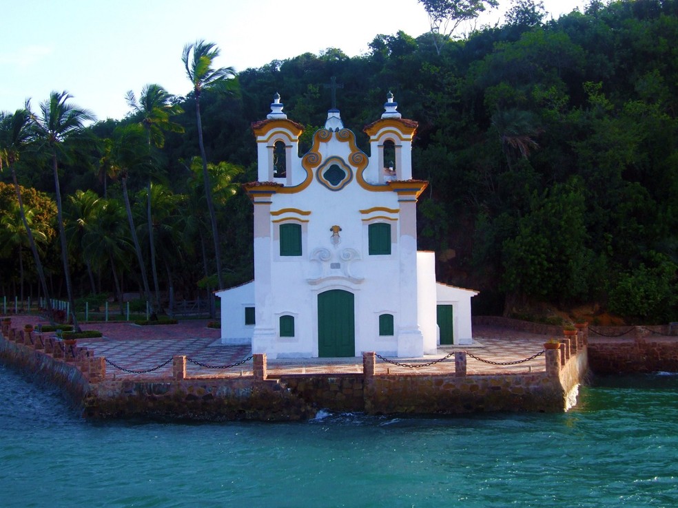 Ilha dos Frades: região de praias possui construções do período colonial