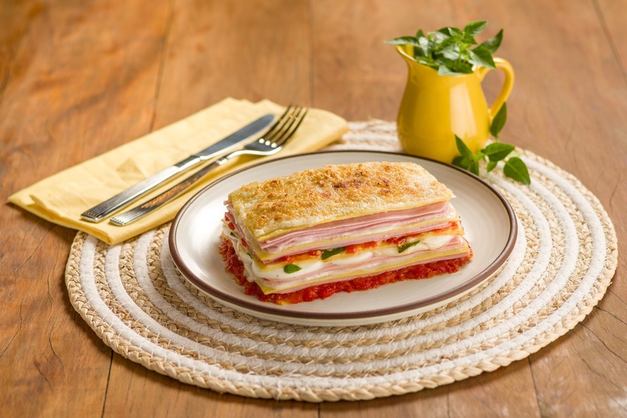 Receita de lasanha napolitana com filé mignon suíno e muçarela de ...