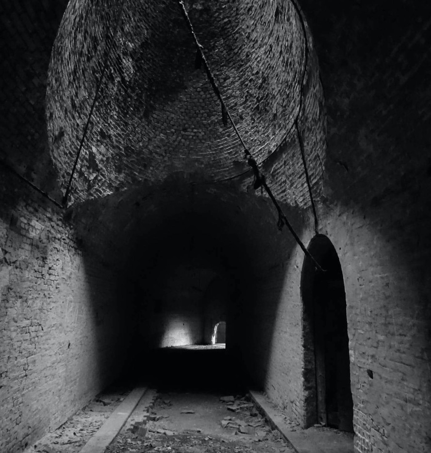 Túneis subterrâneos abandonados só abrem uma vez por ano aos turistas corajosos na Inglaterra ...