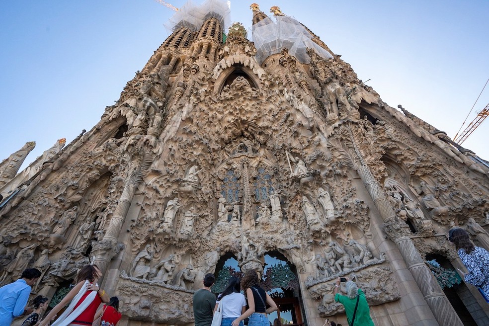 Após 141 anos, Sagrada Família conclui as 5 torres centrais e entra em ...