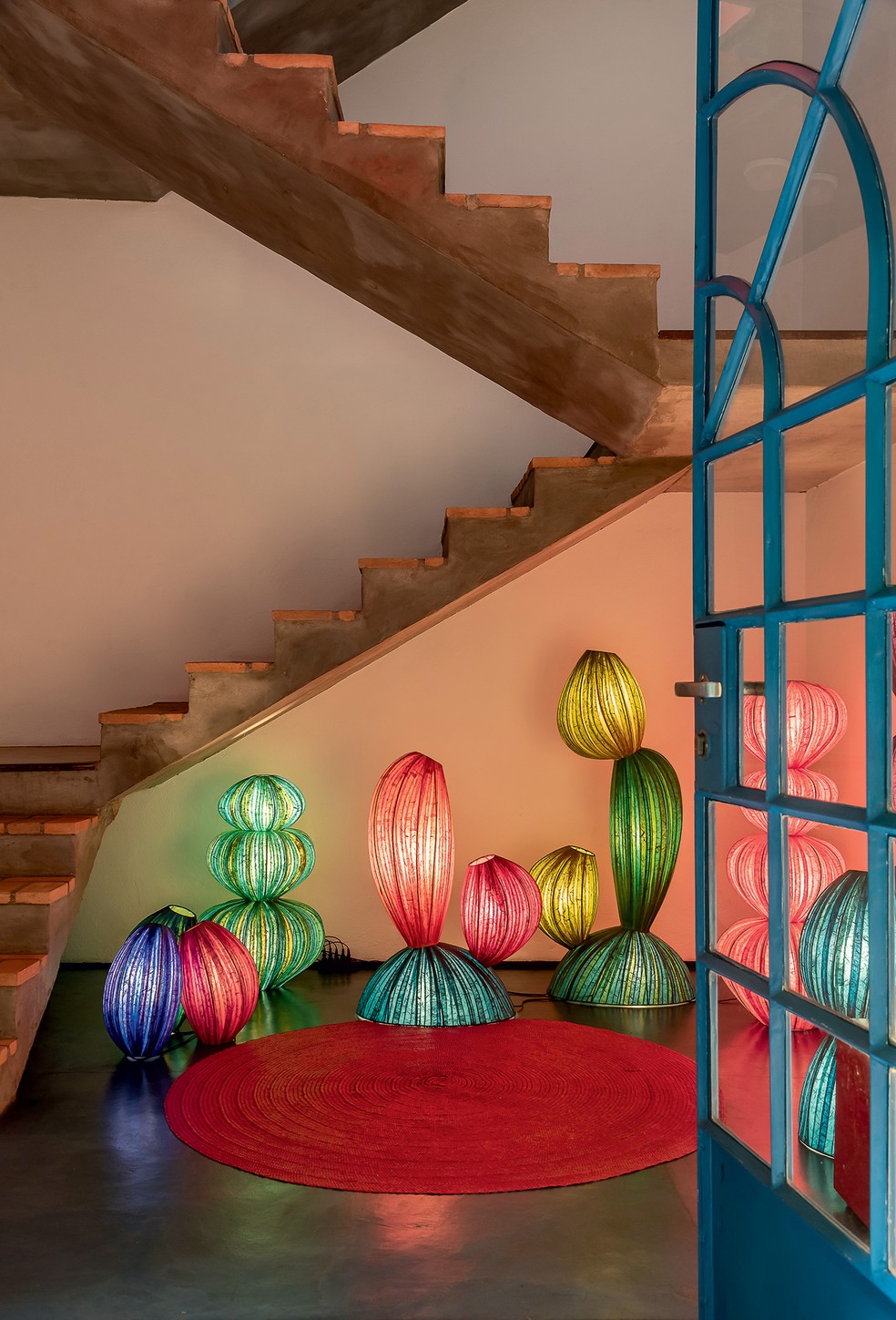 Adriana Yazbek trabalha cor e luz na criação de luminárias artesanais ...