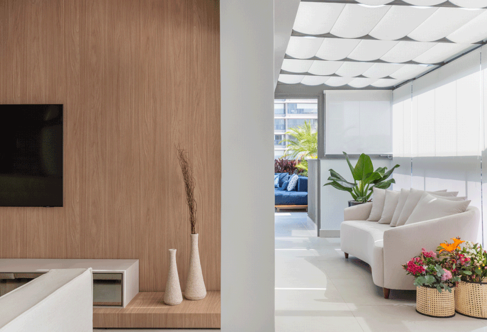 Living com ilha central esconde lavanderia entre os armários em apê ...