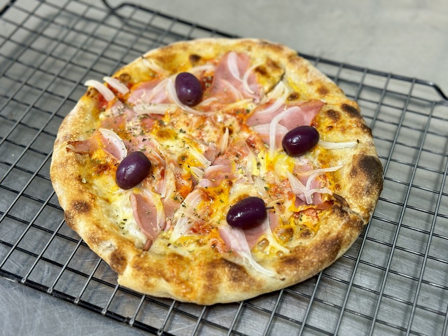 Aprenda a fazer uma pizza portuguesa igual de restaurante