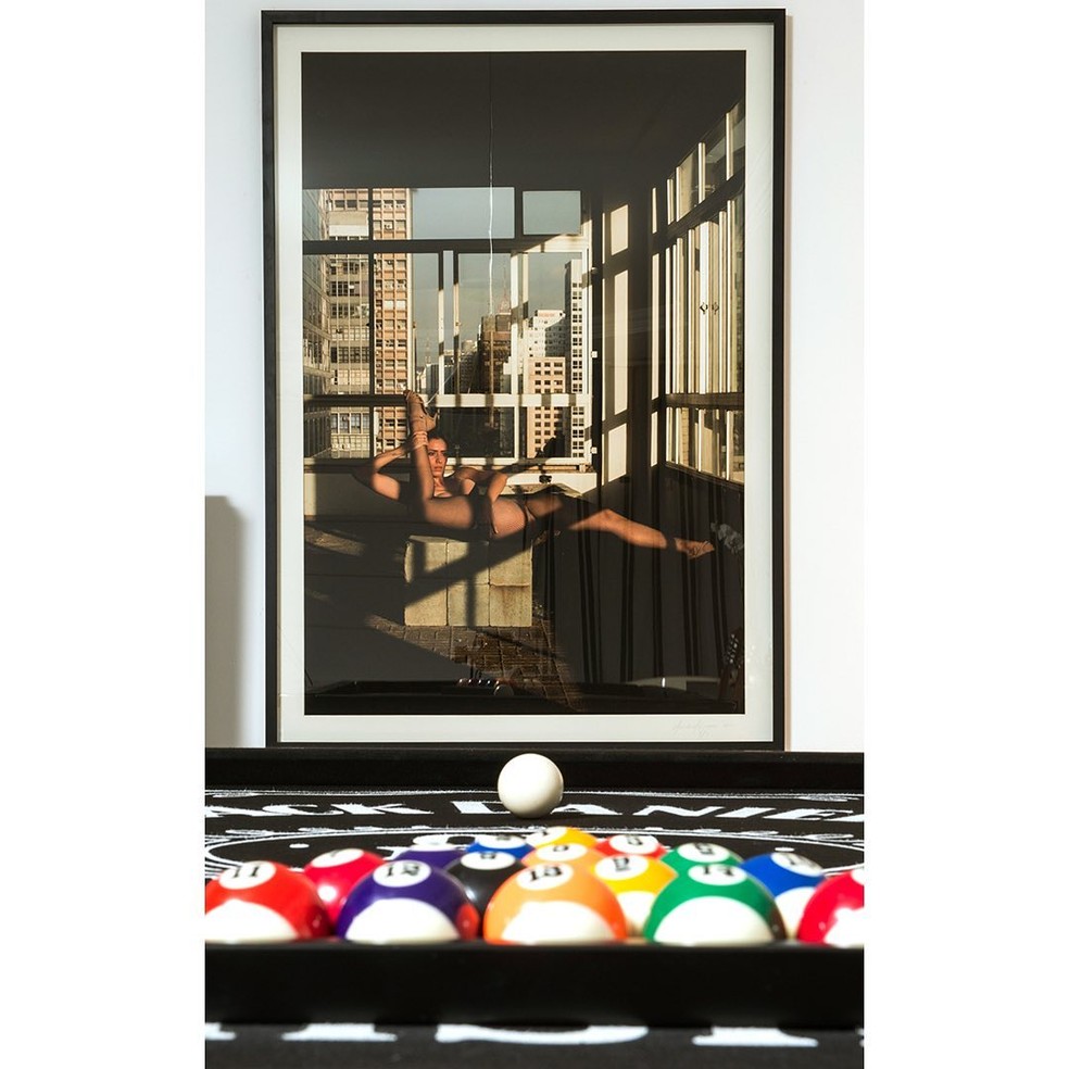 Fotógrafo compartilha e relembra de obra que fez para a casa de Caio Castro