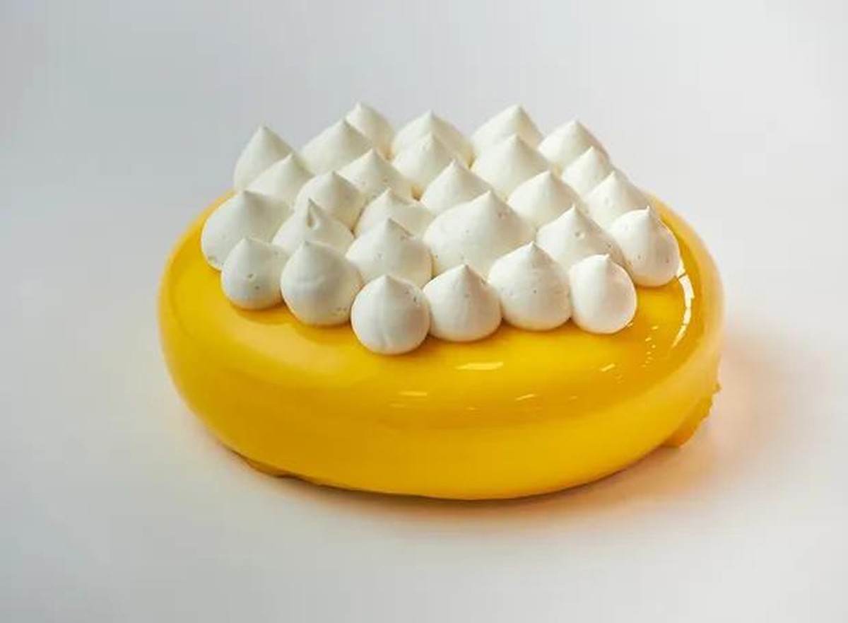 Receita de entremet de maracujá e coco rende sobremesa sofisticada