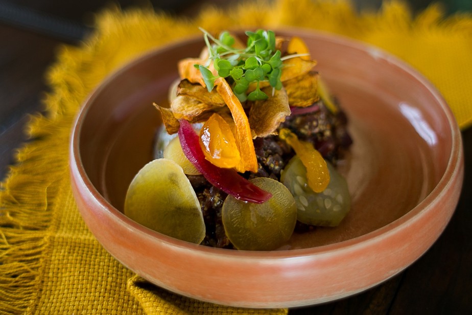 Como fazer tartare com carne serenada na mostarda | Gastronomia | Casa ...