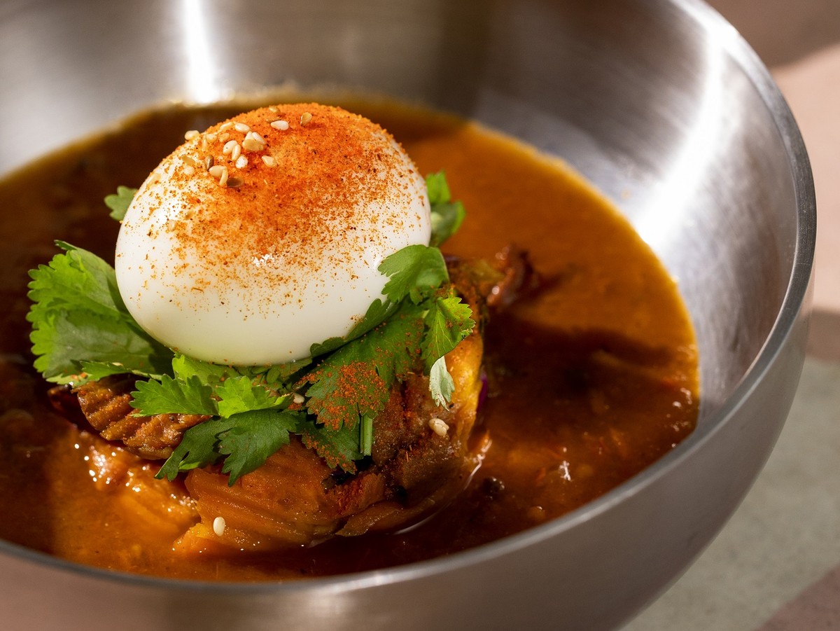 Saloona com homus: como fazer o cozido típico da península arábica ...