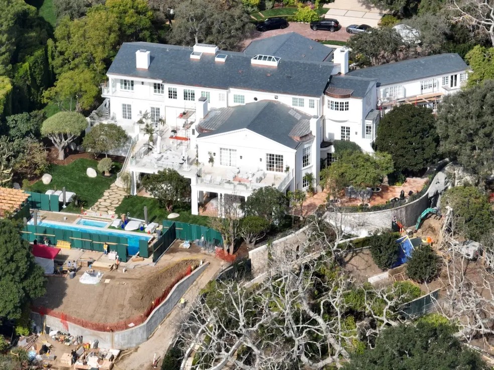 Jeff Bezos faz reformas em mega mansão em Beverly Hills avaliada em R ...