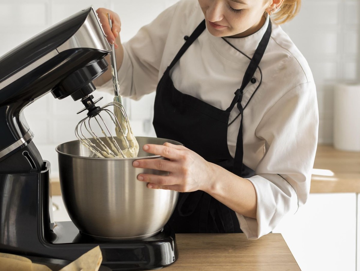 Batedeira planetária: 6 modelos para cozinhar como um chef confeiteiro