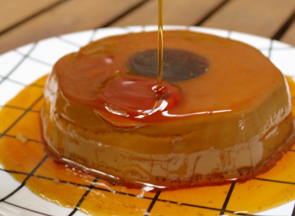 Liso, furadinho e até proteico: 8 receitas criativas de pudim