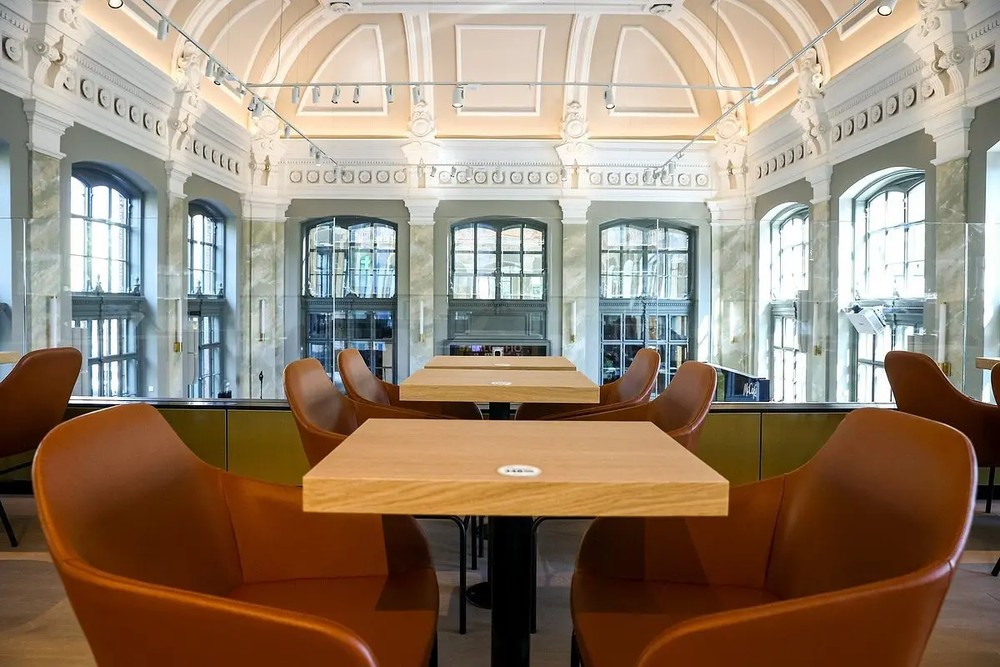 O McDonald's mais bonito do mundo reabre e tem até hambúrguer com foie gras no cardápio