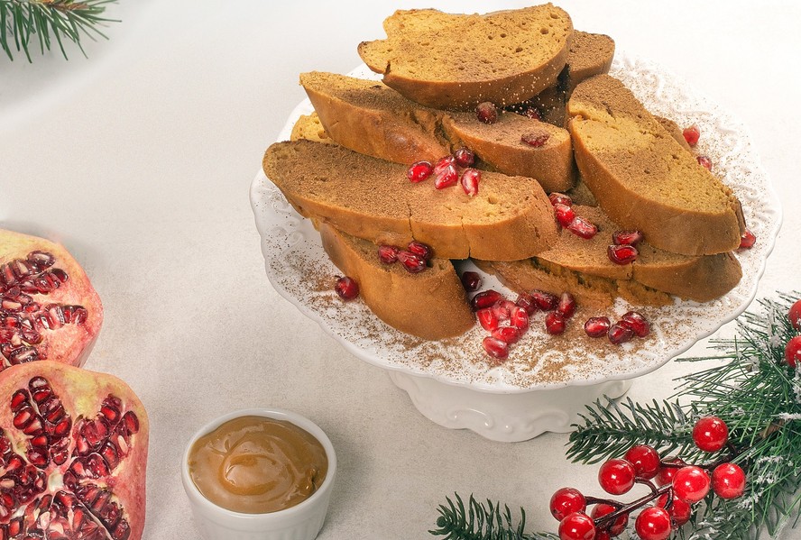 Como fazer rabanada assada com leite vegetal e canela | Gastronomia ...