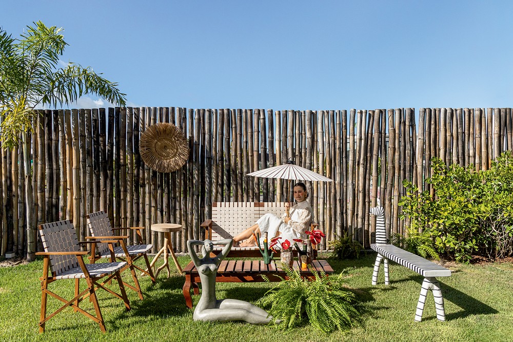 Casa de 500 m² em Pernambuco reúne arte, cores vibrantes e peças herdadas