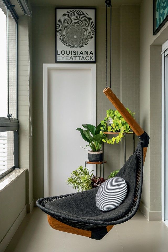 Apartamento da década de 60 mescla peças de design contemporâneo e vintage