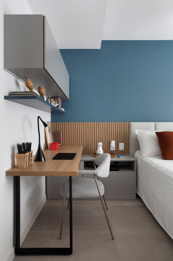 Cozinha verde e integrada é o ponto alto deste apartamento de 78 m²