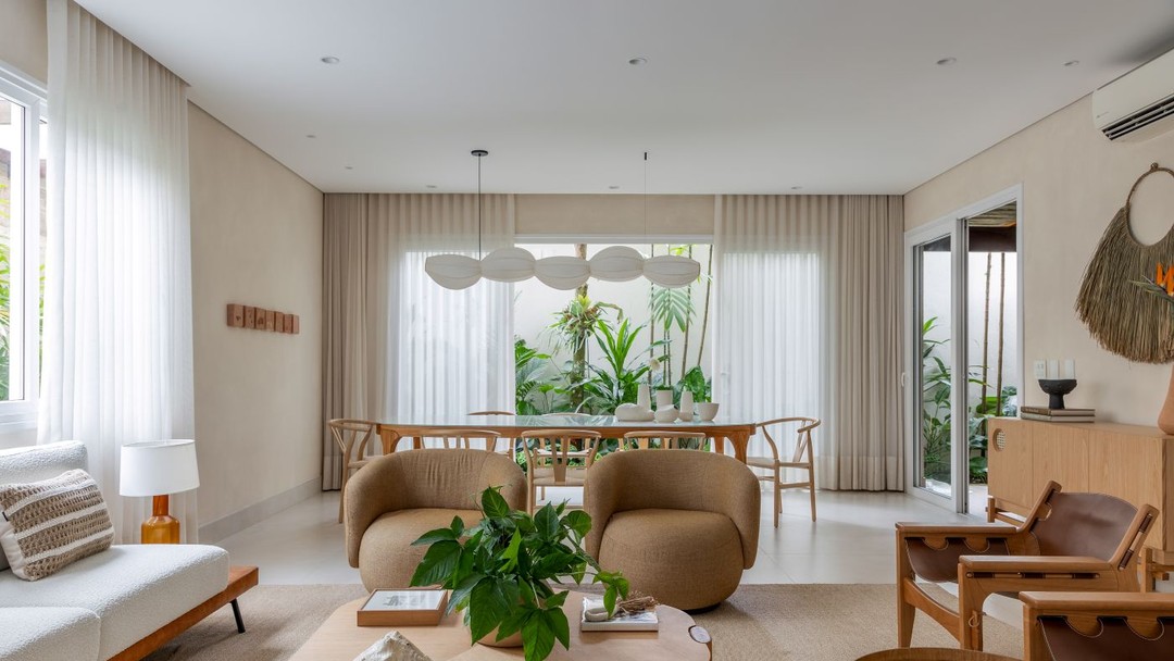 Vista para praça foi ponto de partida em projeto de apê com living ...