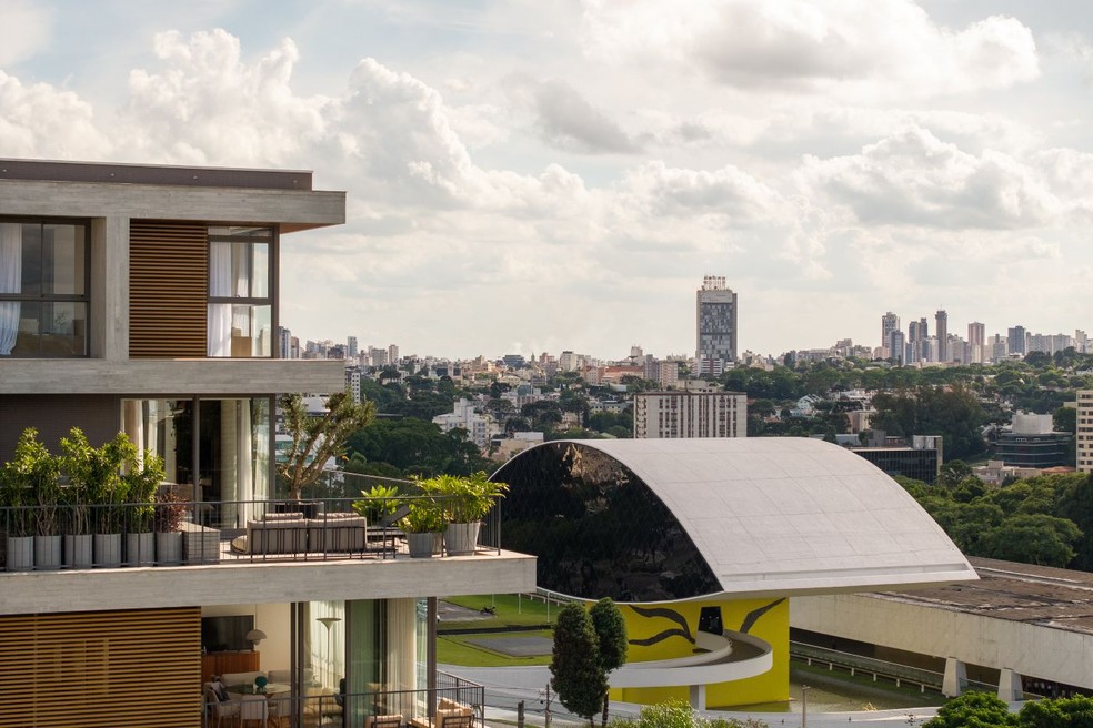 Decoração de apartamento dúplex em Curitiba é baseada em concreto ...