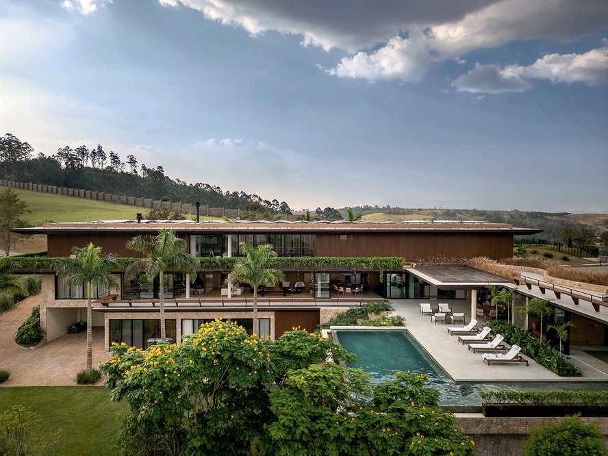 Jardim é integrado à arquitetura de casa para garantir privacidade ...