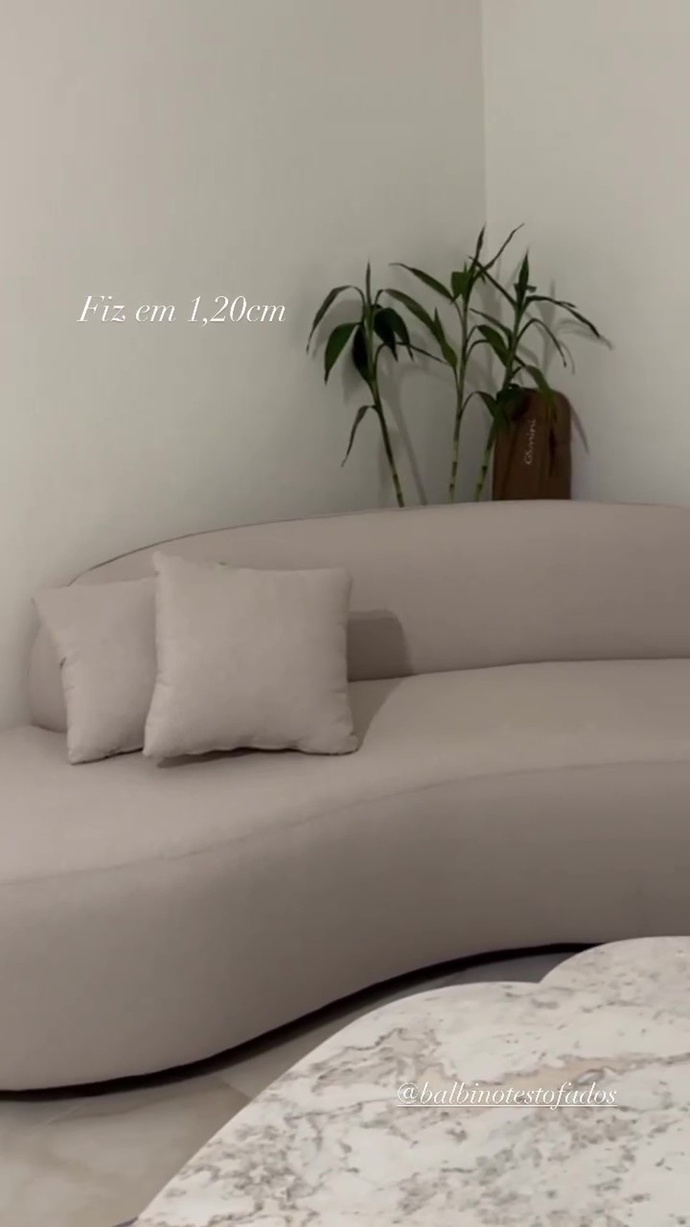 Sammy mostra sala do seu apartamento com novos móveis e explica porque ...